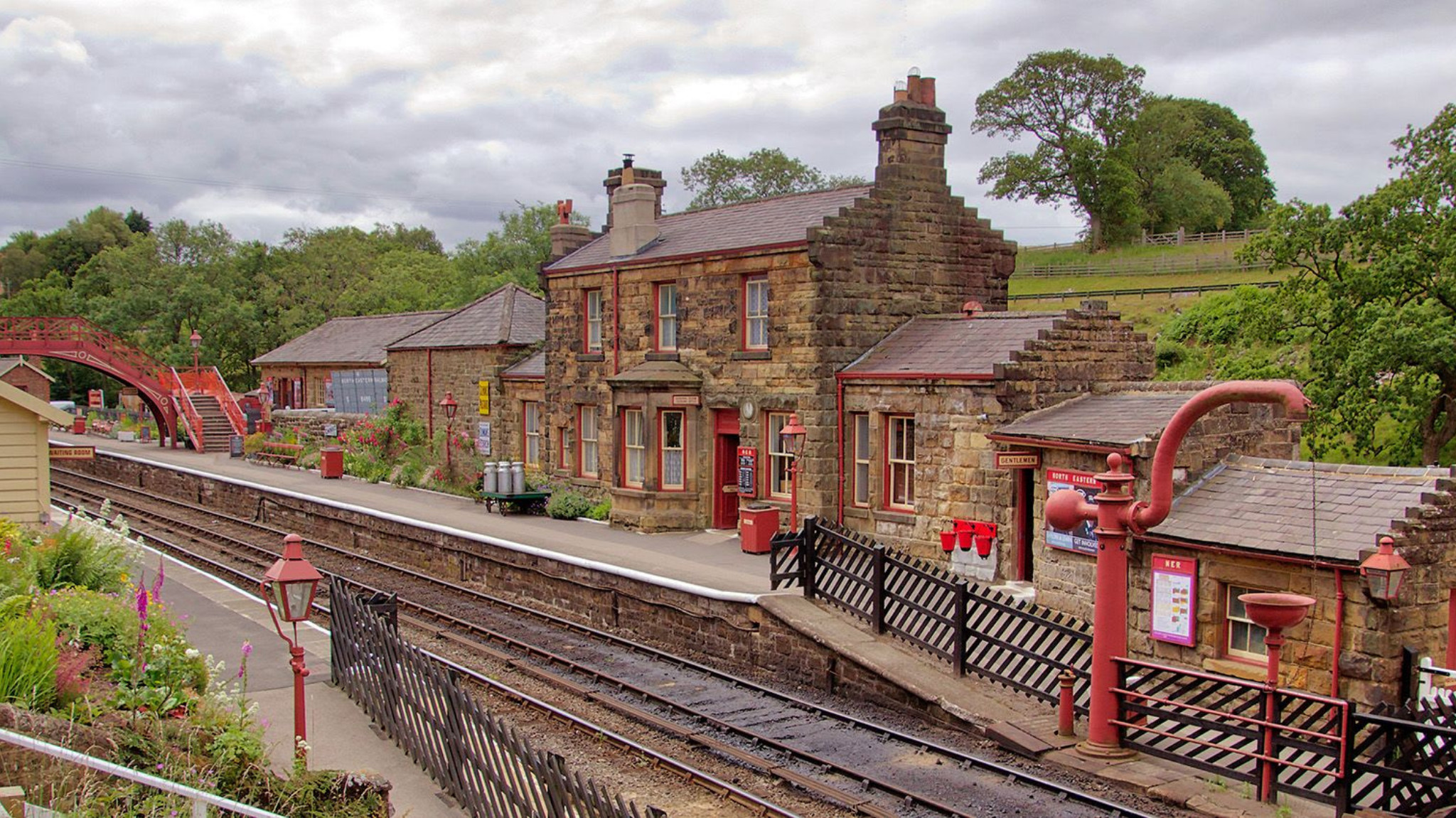Hogsmeade Train Station (North Yorkshire Moors Railway - Goathland ...